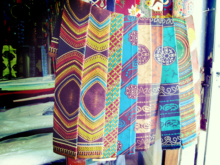 Capulana: um tecido carregado de história | Conexão Lusófona